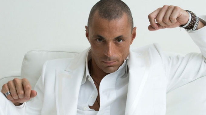 Alex Britti (A quiet guitar hero and gifted storyteller) - La Gazzetta ...