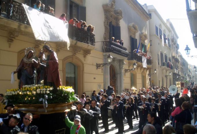On the Cover: The Processione dei Misteri di Trapani: A Sacred ...