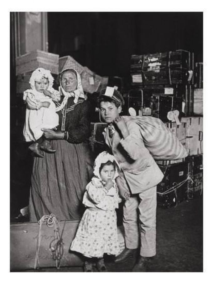 Early Italians Arriving at Ellis Island Needed Help - La Gazzetta Italiana